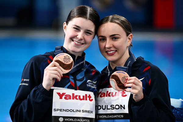 Nerveless Lois and Andrea dive to Worlds synchro bronze | Diving News ...