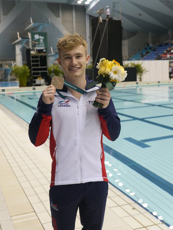 Laugher doubles his medal tally in Japan | Diving News | British Swimming