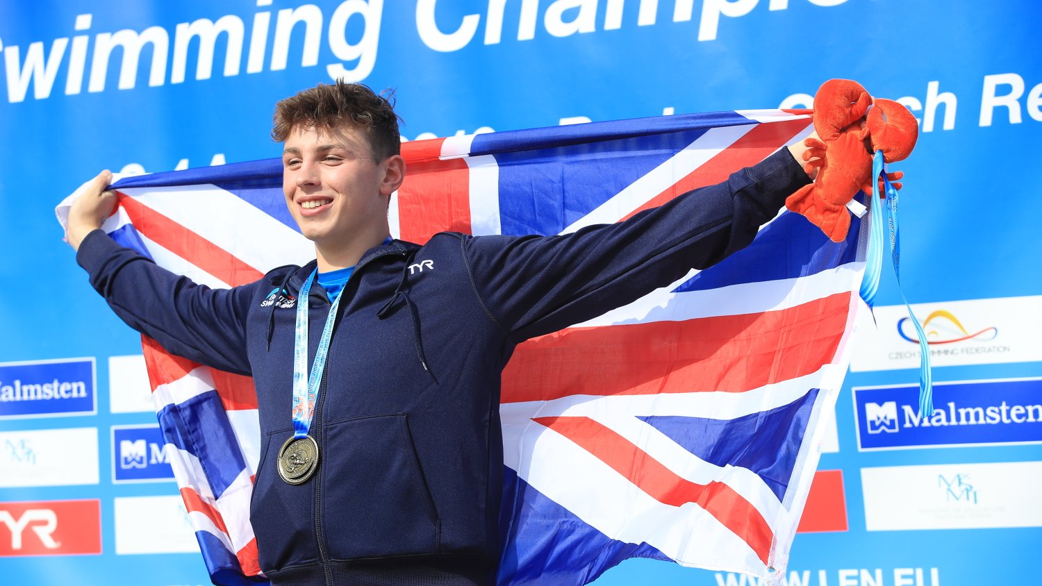 Hughes and Dyson on the podium at European Junior Open Water ...